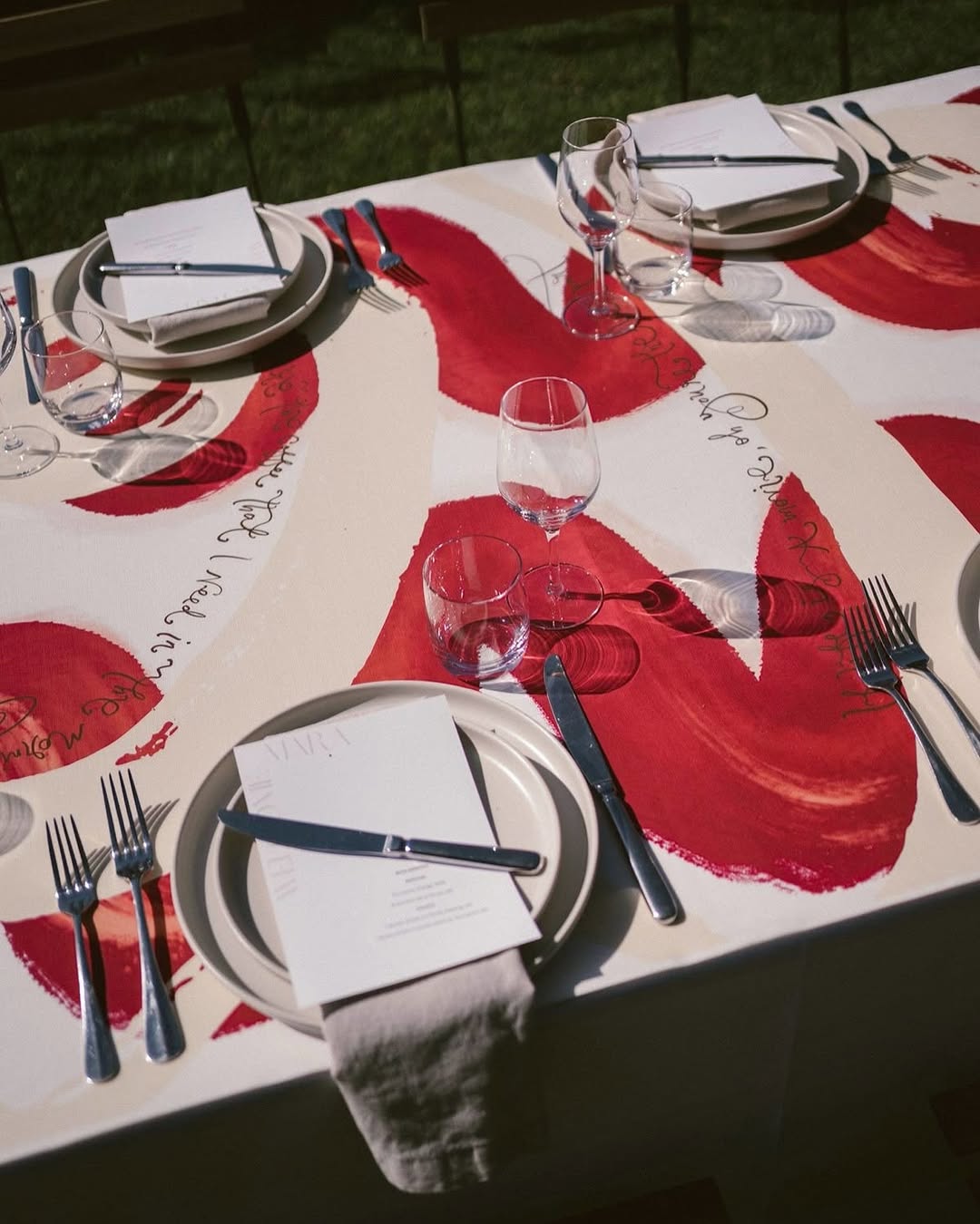 The Trend We Love: Hand-Painted Tablecloths - WEDVIBES.MEDIA
