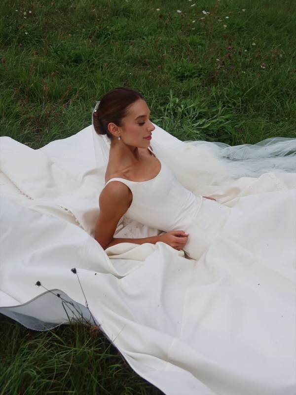 The Best Hairstyles for Every Wedding Dress Neckline - WEDVIBES.MEDIA